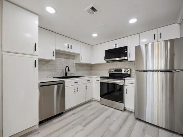 2016 Main St Apt 903, Houston, TX 77002