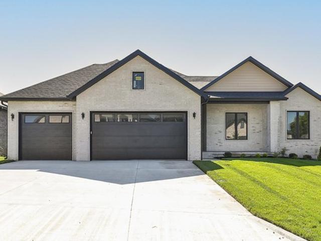 2016 N Silver Charm Ave, Springfield, MO 65802