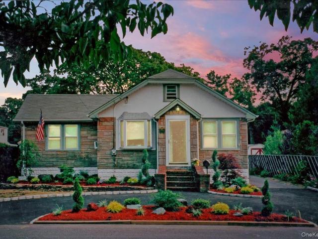 2016 Abbot Ave, Merrick, NY 11566 | MLS #969113 | Compass