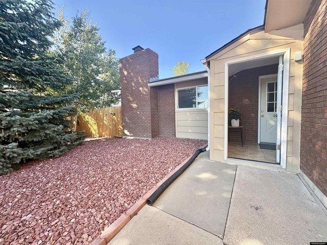 2016 Adobe Ave, Douglas, WY 82633