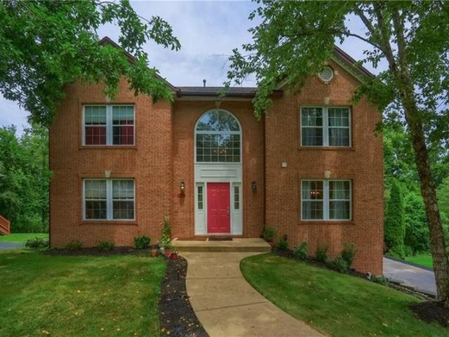 2016 Blossom Dr, Gibsonia, PA 15044