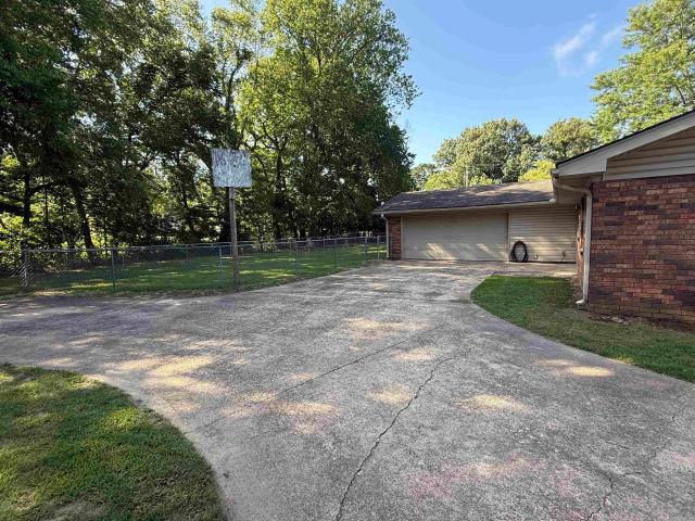 2016 Broadmoor Road