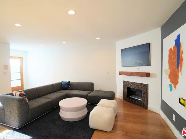 2016 Euclid Street 17