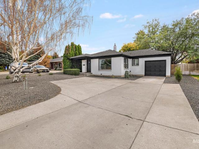 2016 E Addison Ave