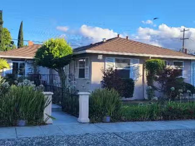 2016 Heatherdale Ave