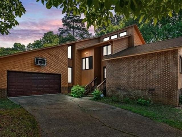 2016 Ledford Rd, Greensboro, NC 27406
