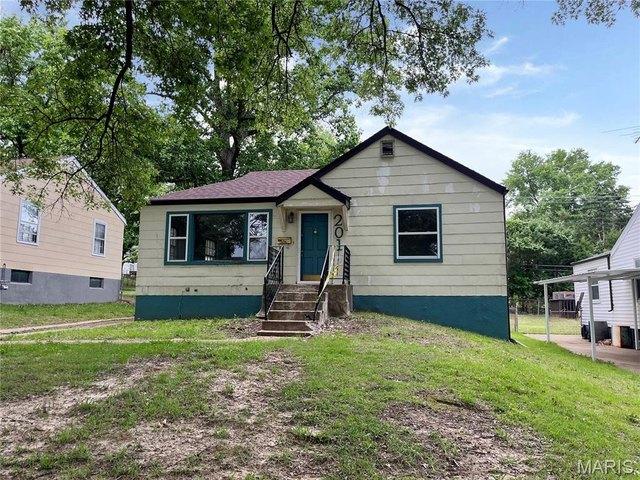 2016 Raft Dr, Saint Louis, MO 63133