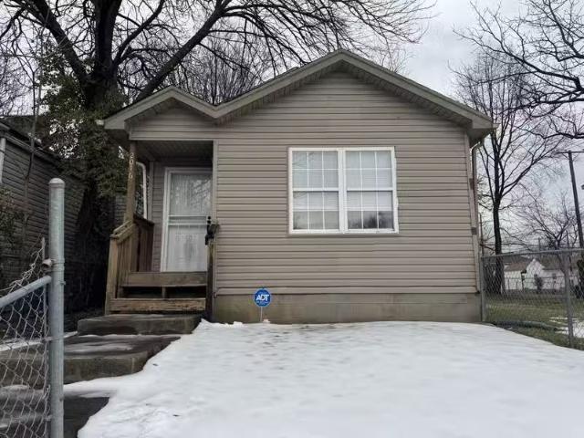2016 St. Louis Avenue Fresh Renovation! 3 bed, 1.5 bath $.