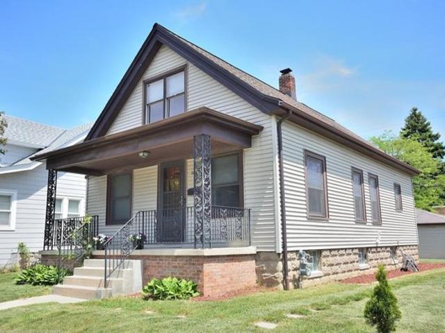 2016 S 68th St, West Allis, WI 53219