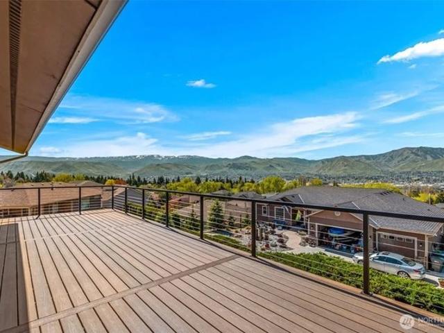 2016 Valley View Blvd, East Wenatchee, WA 98802