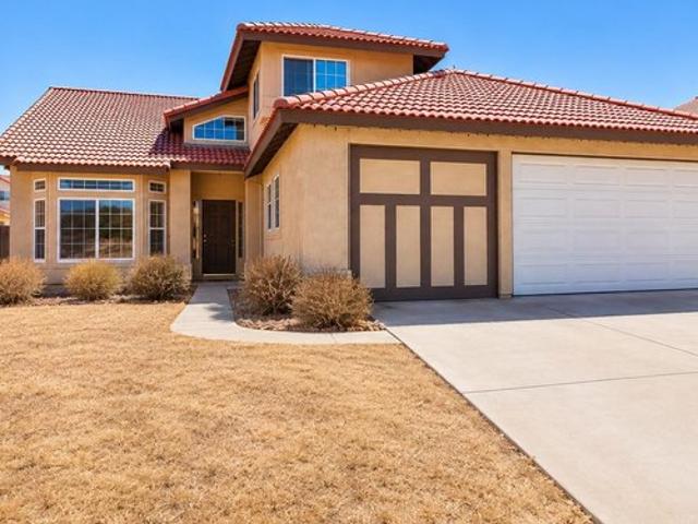2016 W Sandstone Ct, Palmdale, CA 93551