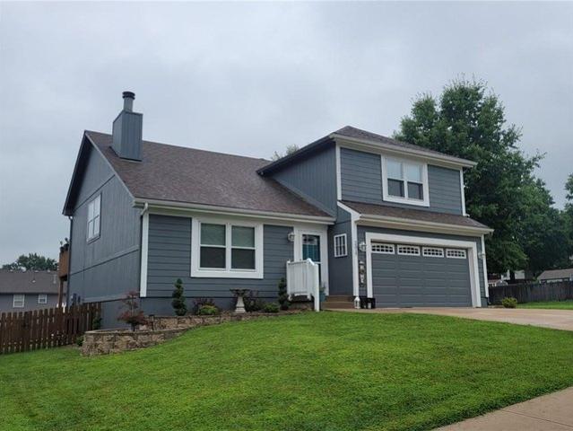 2017 NE Summerfield Ct, Blue Springs, MO 64029