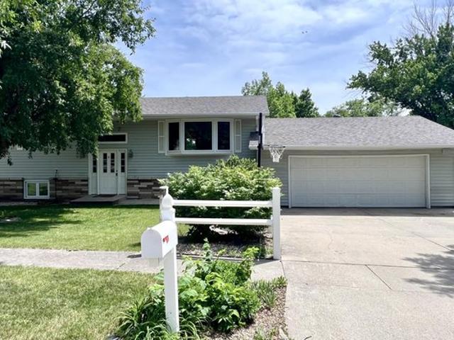 2017 Antelope St, Pierre, SD 57501