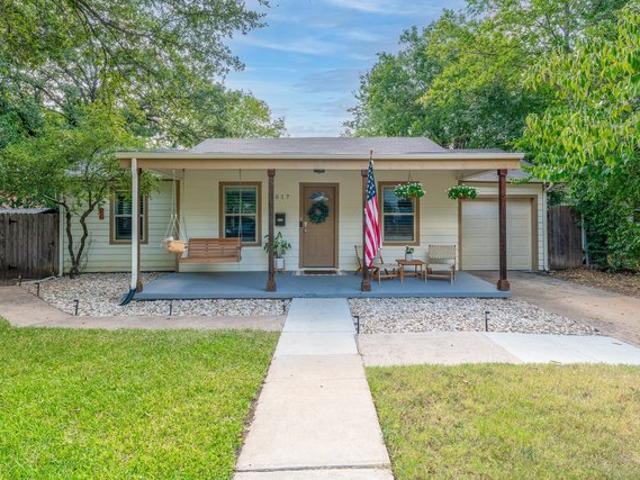 2017 Bluebonnet Dr, Fort Worth, TX 76111