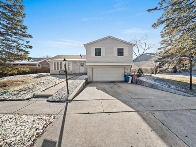 2017 E Seneca Ln, Mount Prospect, IL 60056