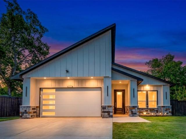 2017 Hemphill St, Greenville, TX 75401