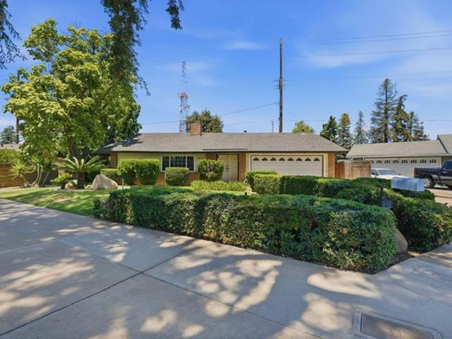 2017 S Woodland St, Visalia, CA 93277