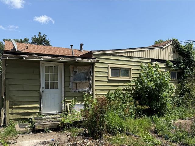2017 Willowrow Avenue NE