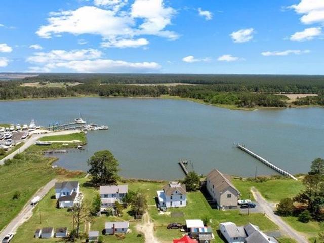 20186 Fishermans Ln, Onancock, VA 23417