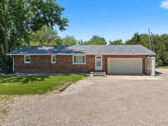 2018 Broadway, Highland, IL 62249