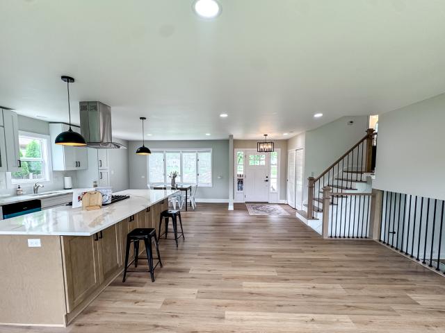 2018 E Ivy Lane