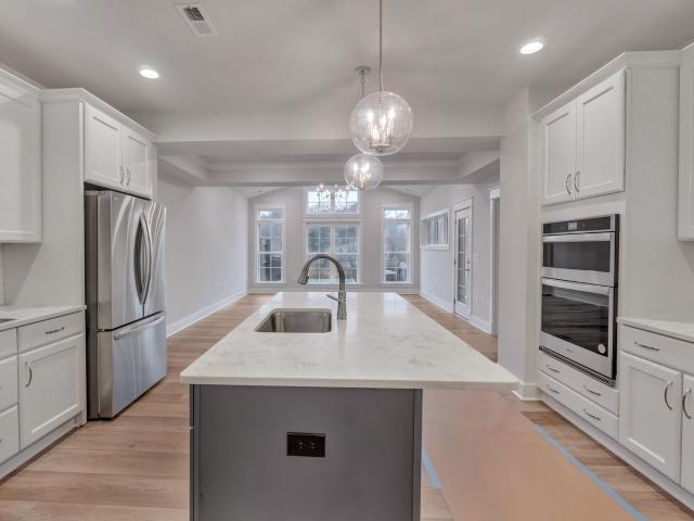 2018 larkin ave