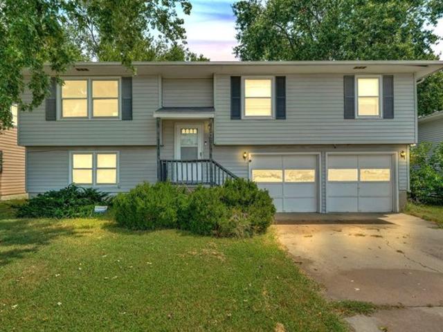 2018 SW Fairlawn Rd, Topeka, KS 66604