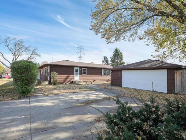 2018 Shale Ln, Eagan, MN 55122