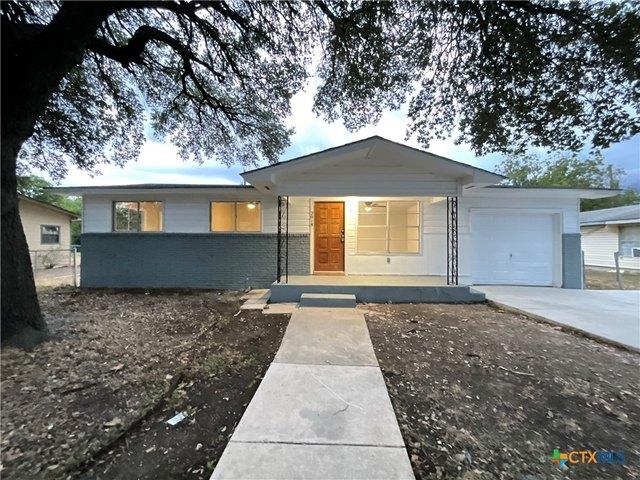 2018 Sherman St, Seguin, TX 78155