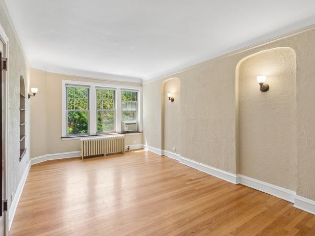2018 W Greenleaf Avenue # 1F
