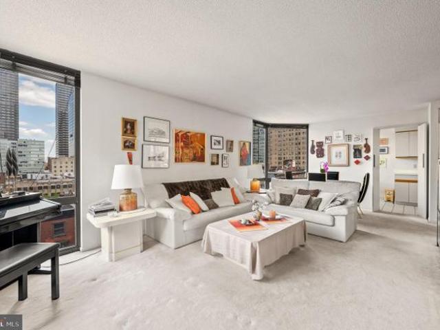 2018 Walnut St #8H, Philadelphia, PA 19103
