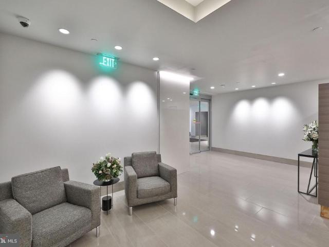 2018 2032 Walnut Street # 18G