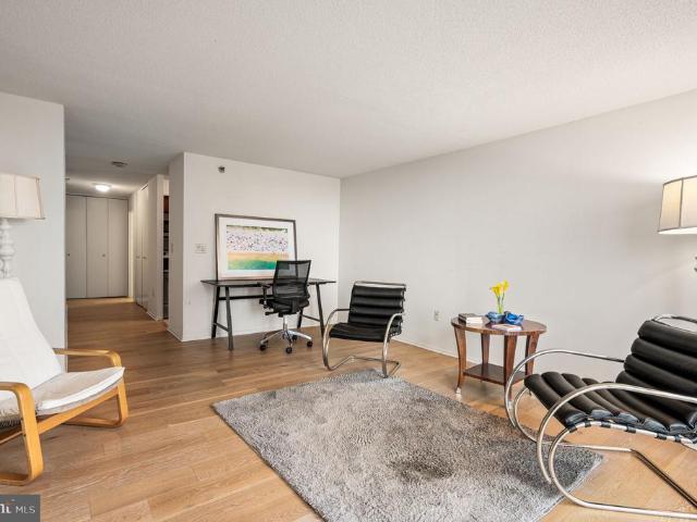 2018 32 Walnut Street # 15M
