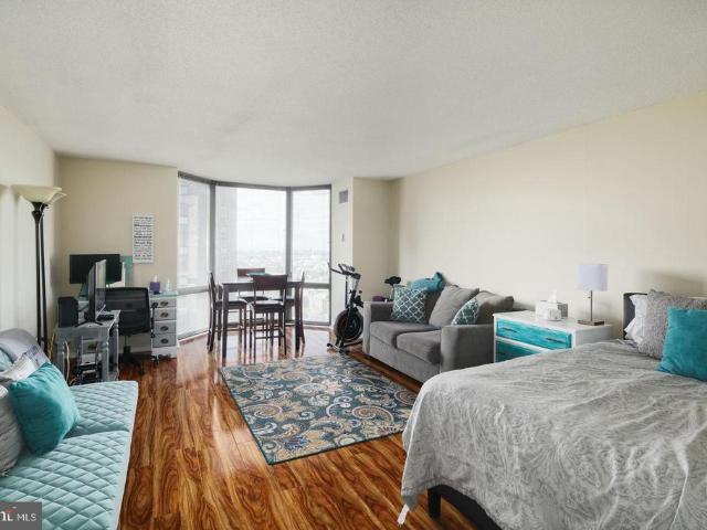 2018 32 Walnut Street # 17F