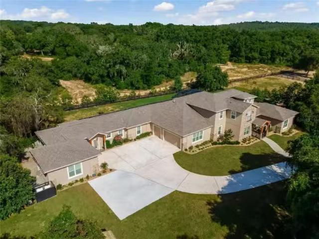 20199 SWEETWOOD LN, CLERMONT, FL 34715 Single Family Residence.