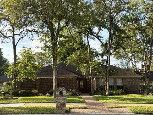 2019 Plantation Dr, Richmond, TX 77406
