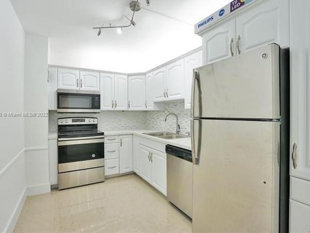 20100 W Country Club Dr #504 Aventura, FL 33180