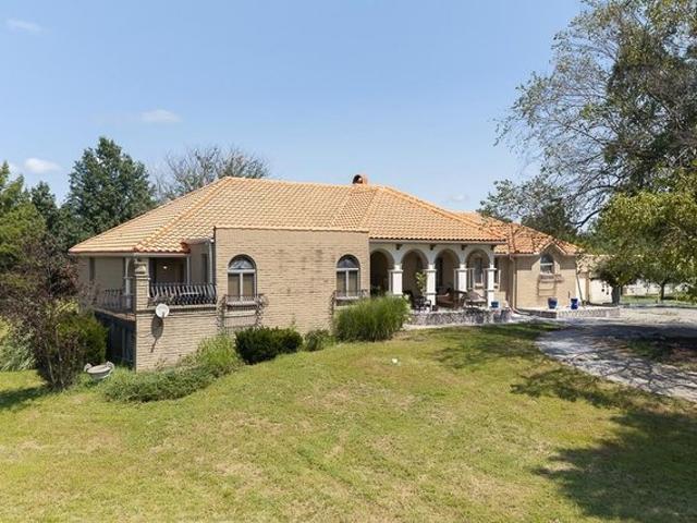 20100 Evans Rd, Tonganoxie, KS 66086