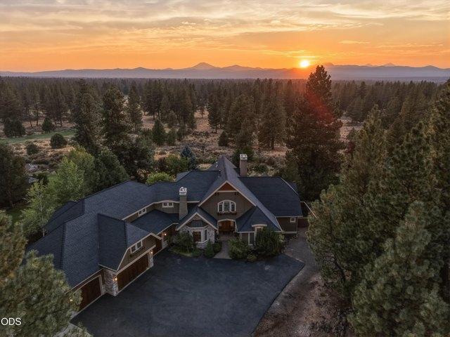 20100 Starfire Ridge Ct, Bend, OR 97702