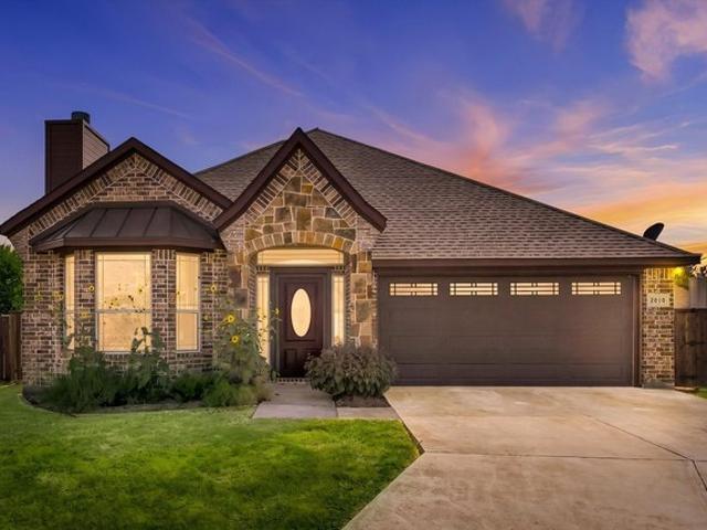 2010 Maxwell Ct, Aubrey, TX 76227