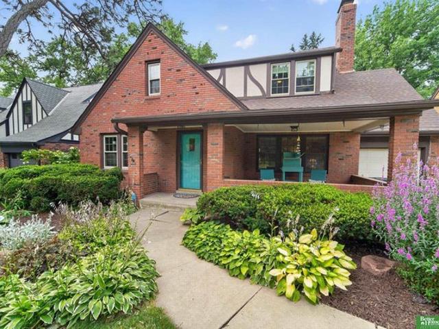 2010 N 54th St, Omaha, NE 68104