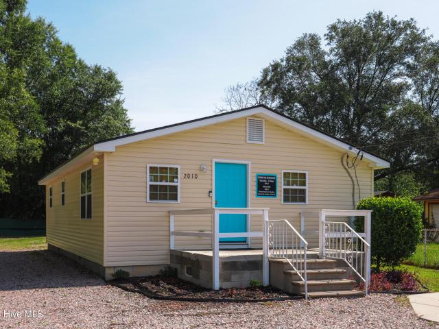 2010 Olive Road