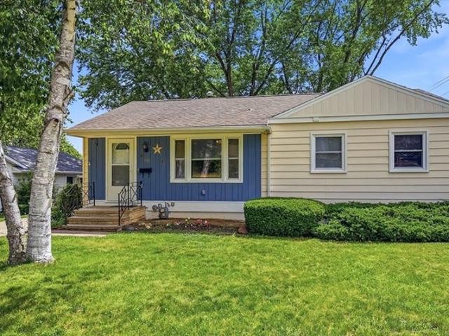 2010 Deborah Dr, Dubuque, IA 52001