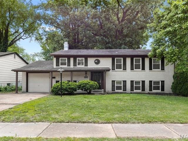2010 E Humes Ln, Florissant, MO 63033