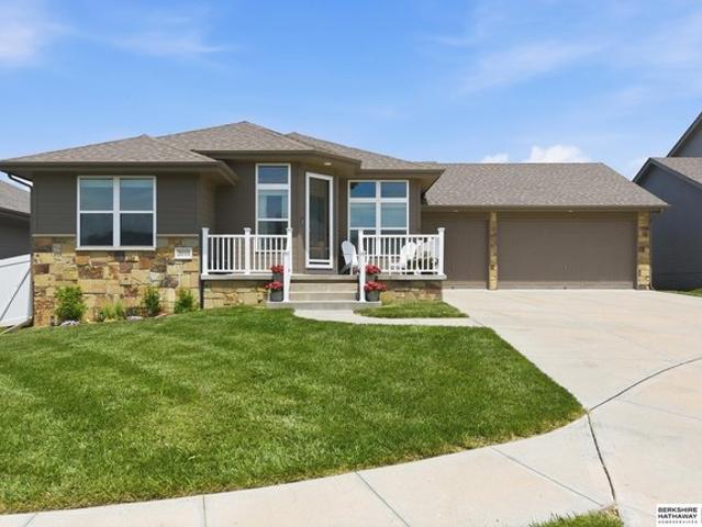2010 Geri Cir, Bellevue, NE 68147