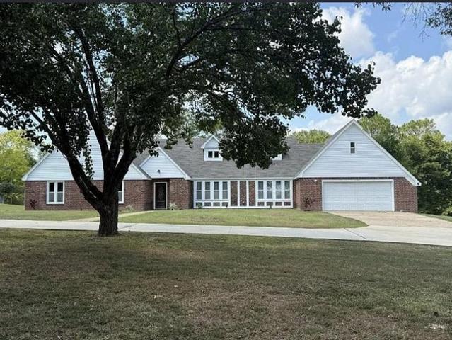 2010 Lawndale Dr, Tupelo, MS 38801