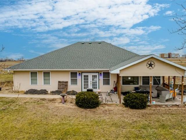 2010 Suffolk Rd, Oskaloosa, IA 52577