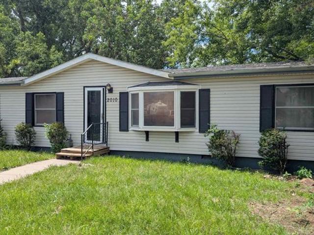 2010 W Cove Ct, Lincoln, NE 68522