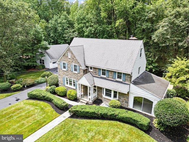 2010 Woodbrook Dr, Wilmington, DE 19810