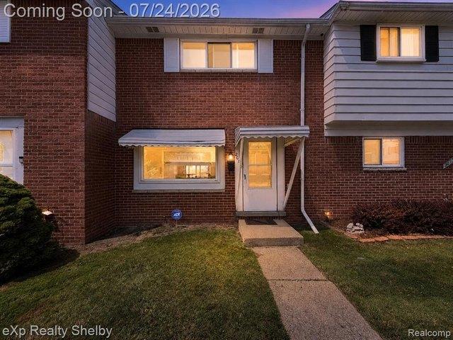 20115 Merle Ct, Clinton Township, MI 48035